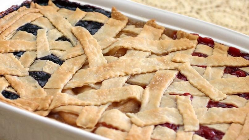 This Blueberry, Cherry & Apple Patch Pot-Pie Has Three Different ...