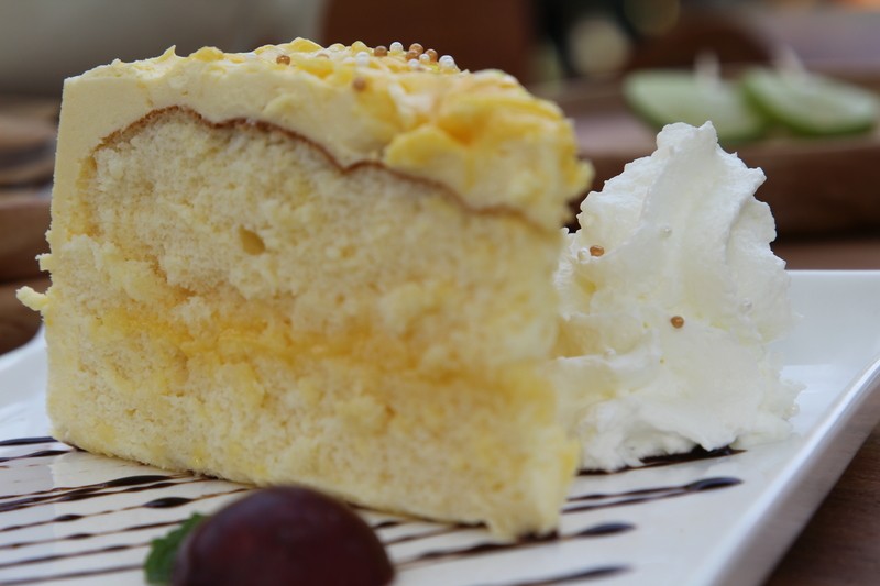 This Lemon Cake Can Feed The Whole Family & Is Ready In Just Minutes ...