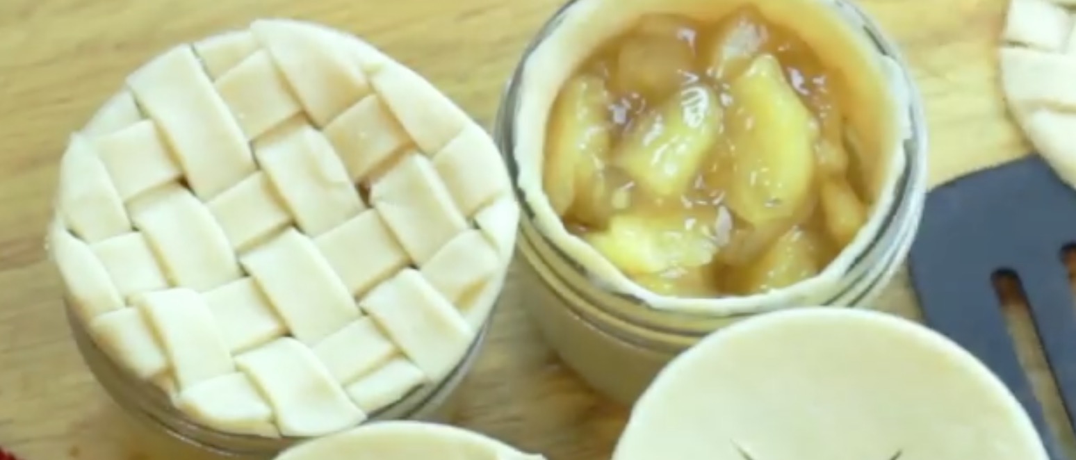 How To Make These Adorable Mini Mason Jar Pie | Recipe Station