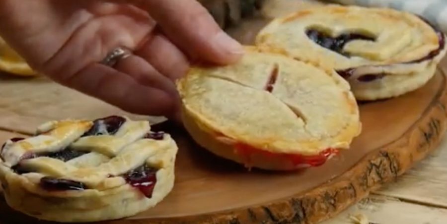 Use a Mason Jar Lid to Make These Adorable Bite-Sized Pies | Recipe Station