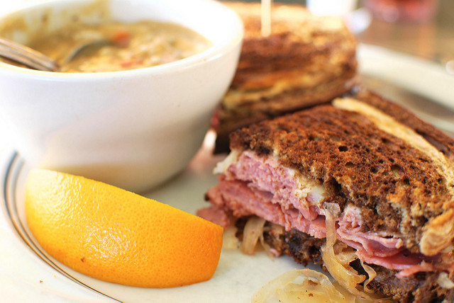 This Reuben Sandwich Is A Delicious Way To Enjoy Lunch In A Hurry ...